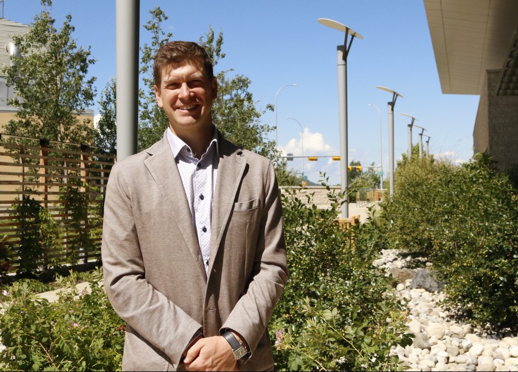 Calgary doc saves man's life - twice - after heart attack on Canmore ...