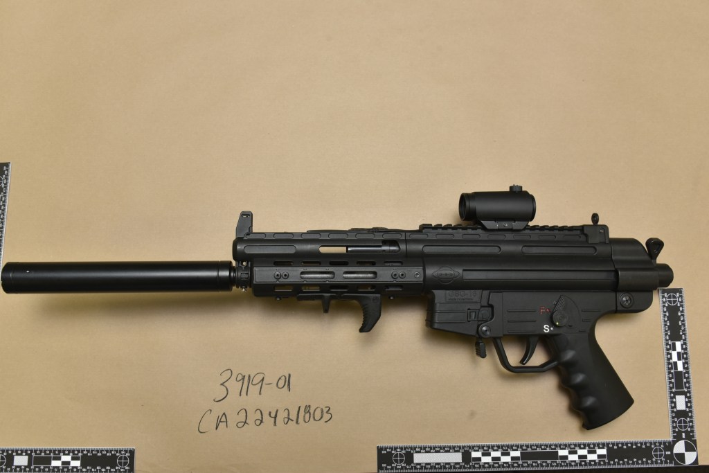 Calgary police seize sub-machine gun, lookalike rifle during drug ...