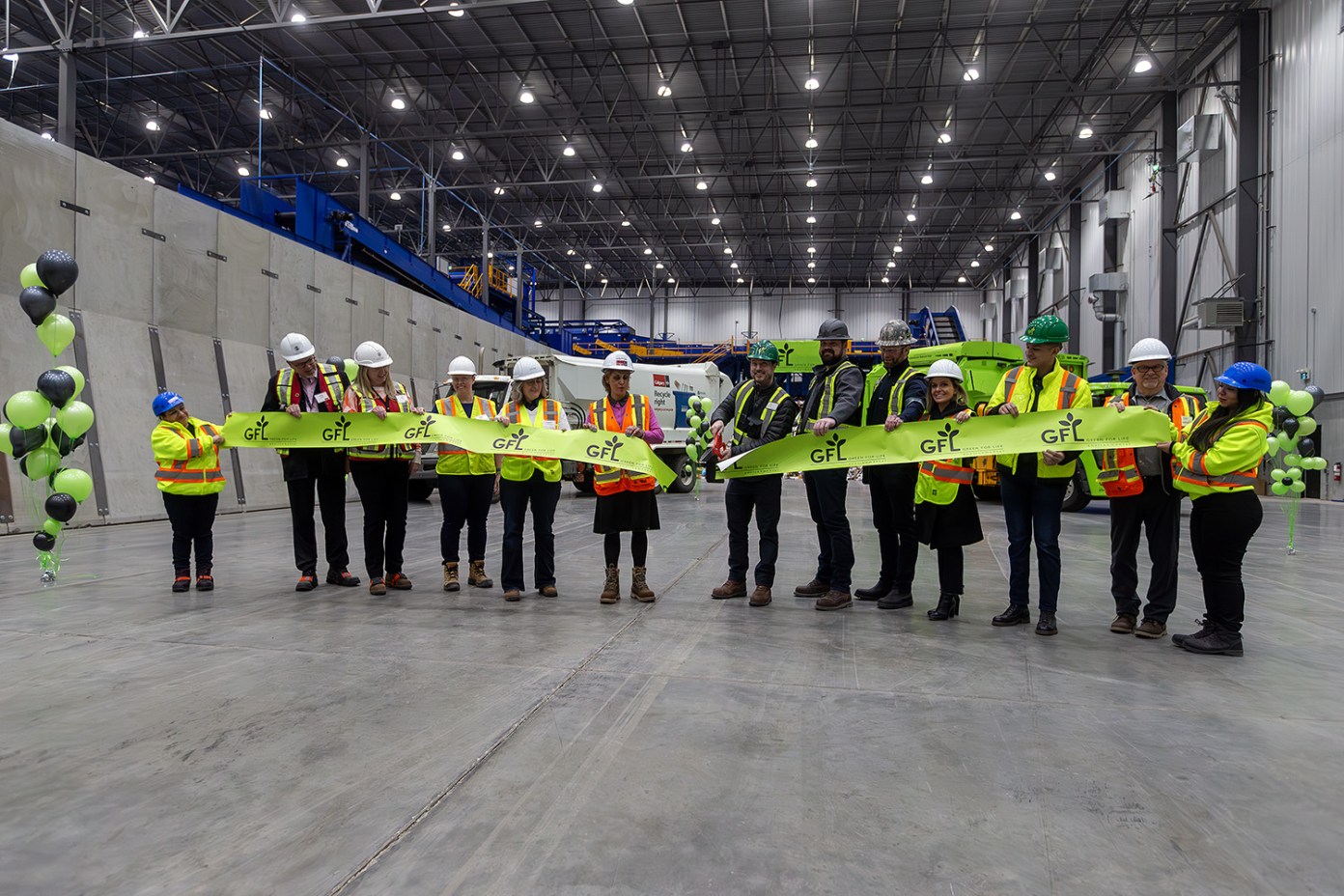 New sorting facility opens to handle Calgary's 55,000 tonnes of blue ...