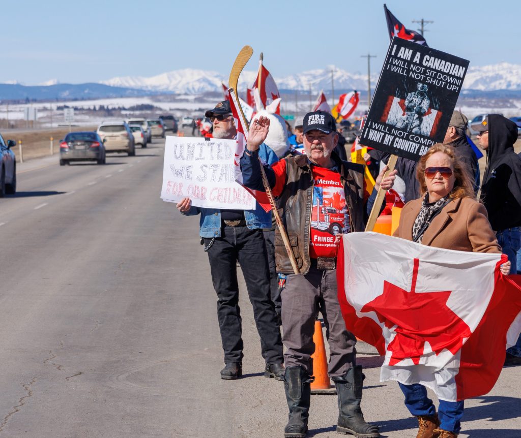 Dozens line TransCanada west of Calgary to protest carbon tax increase ...