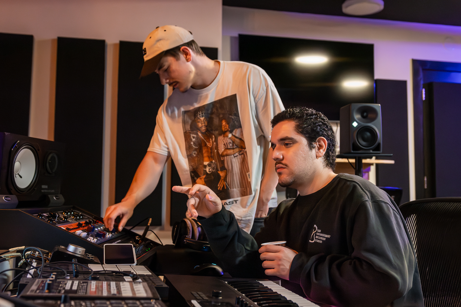 Calgary entrepreneurs create 24/7 recording studio for local musicians ...